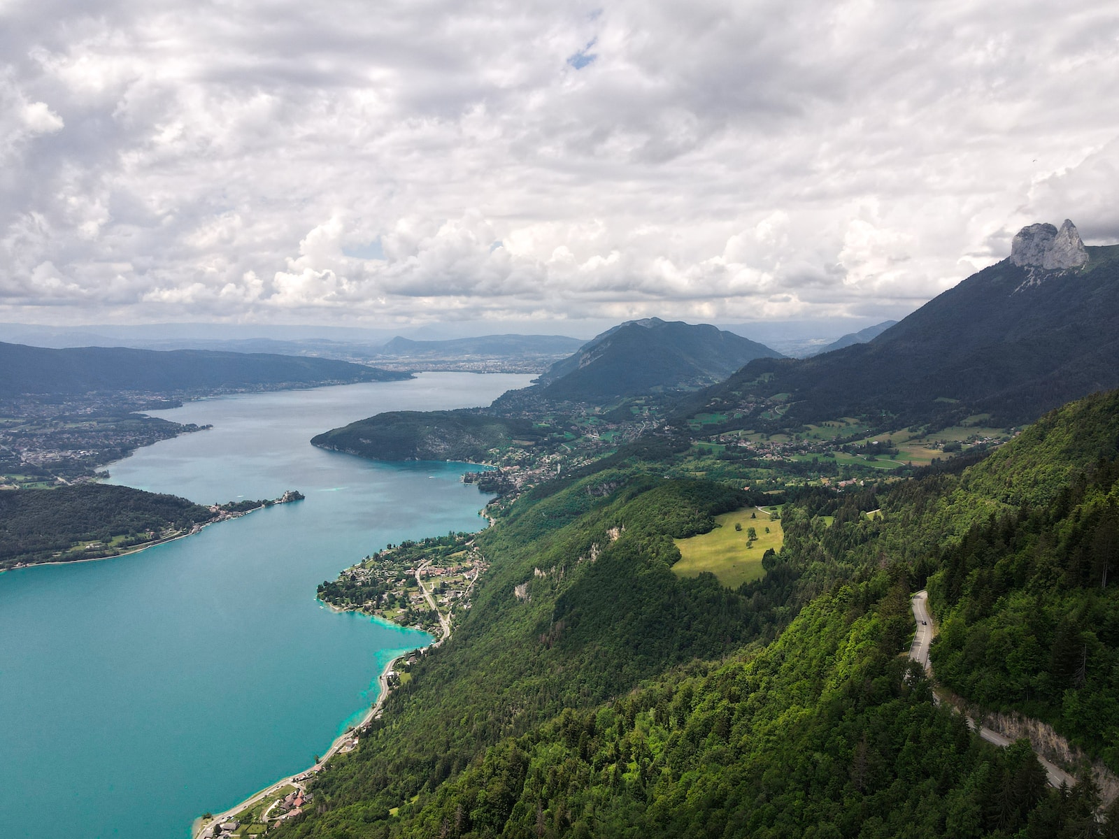 Le lac d'Annecy : destination incontournable pour les amoureux de la nature